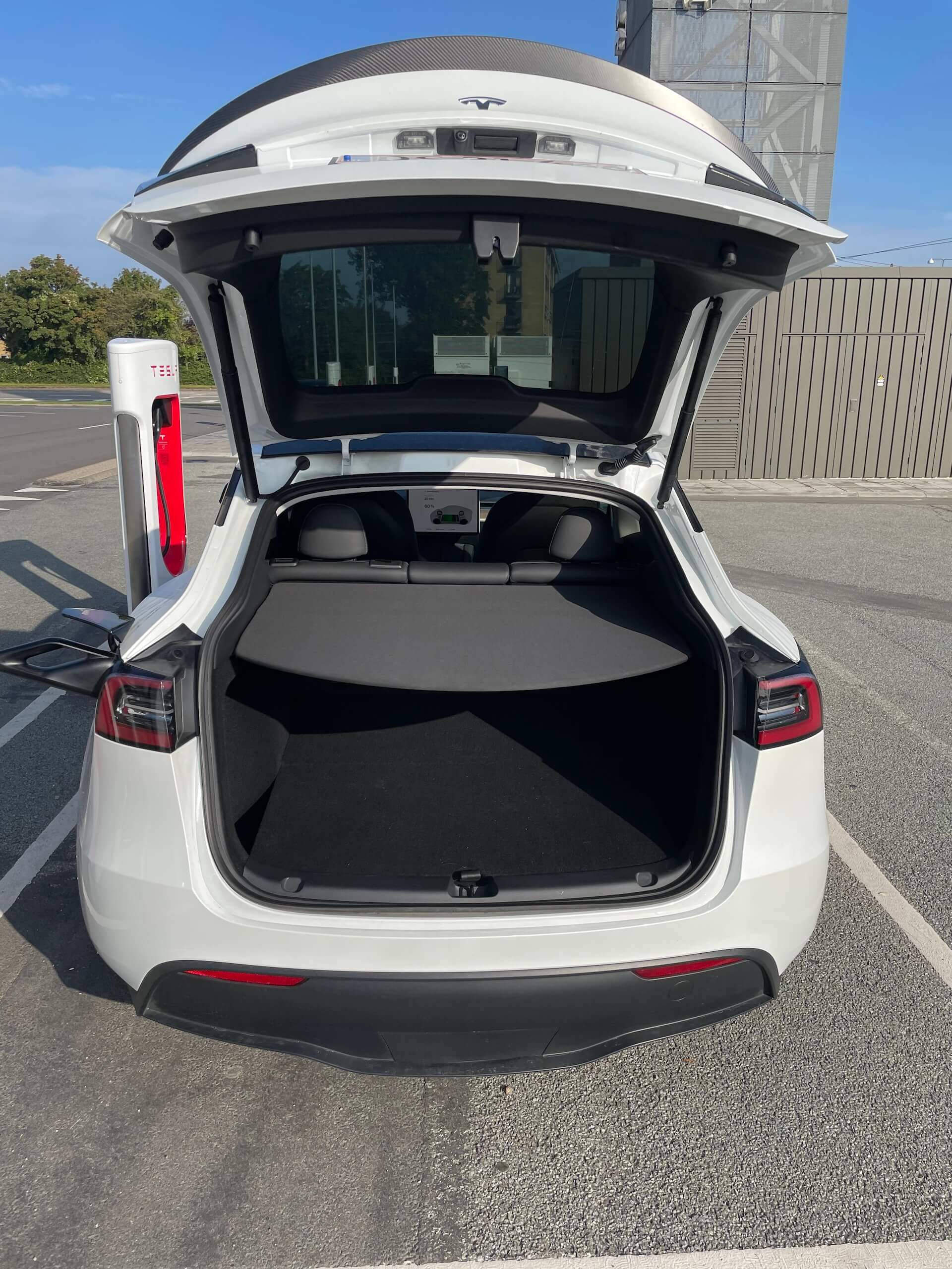 Tesla Model Y Test & Anmeldelse - Biluniverset